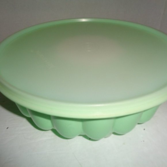 Tupperware | Kitchen | Vintage Tupperware Jello Mold 3 Piece 8 Across ...